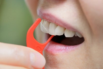 4 Ways to Remove Items Caught in Your Teeth | Painesville Dental Group